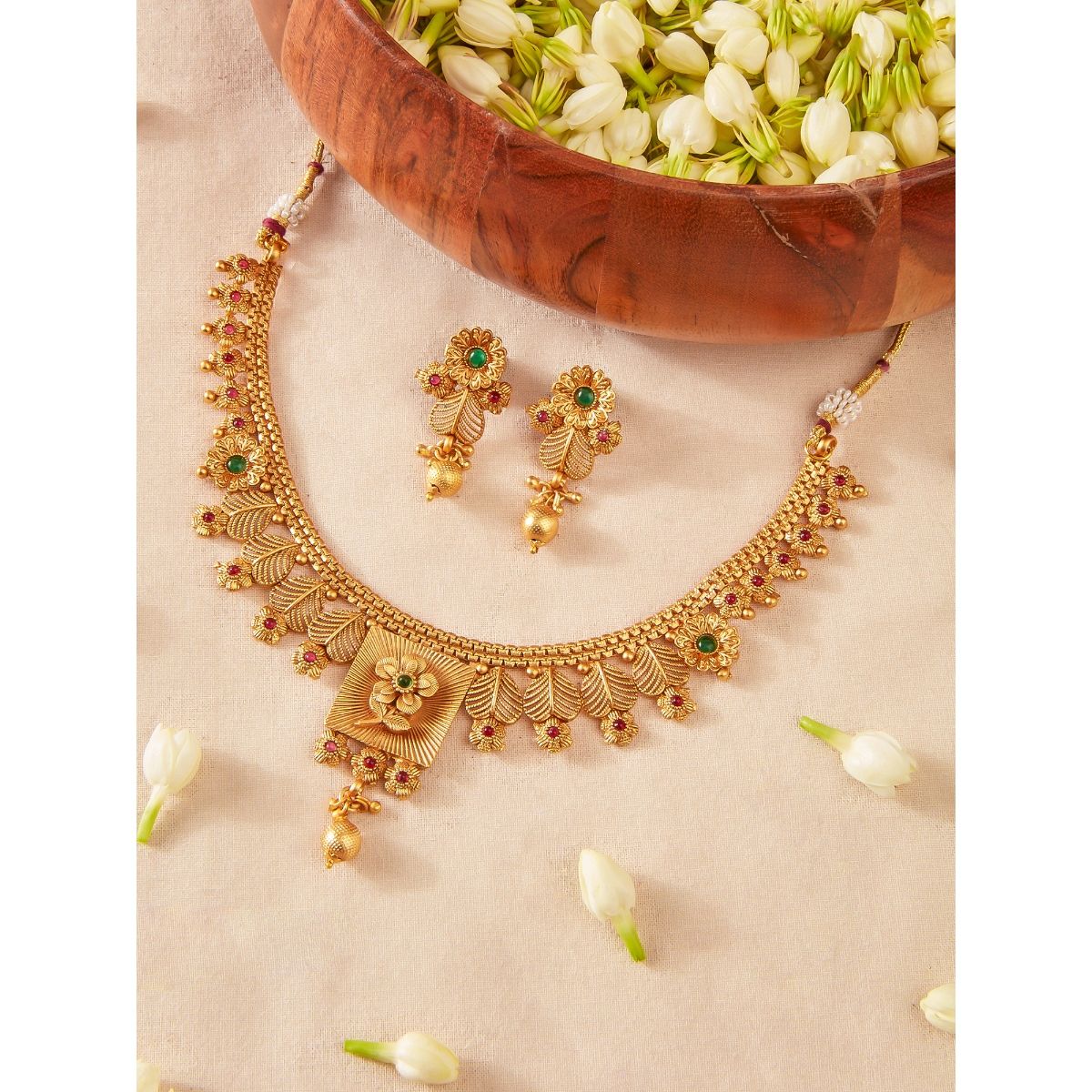Azai by Nykaa Fashion Traditional Flower Patterned Gold Jewellery (Set ...
