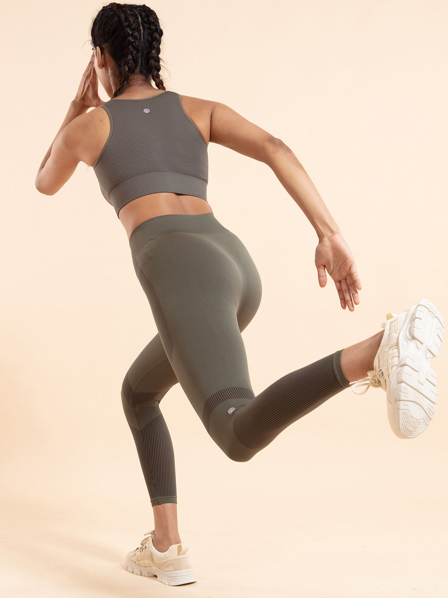 Buy Nykd by Nykaa All Day Seamless Sports Bra with removable cookies ...