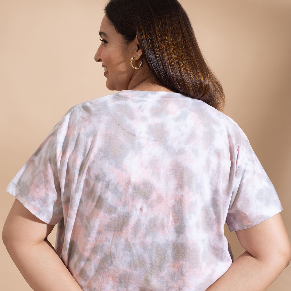 Twenty Dresses By Nykaa Fashion Curve Be Queen Of Own World Tee: Buy ...