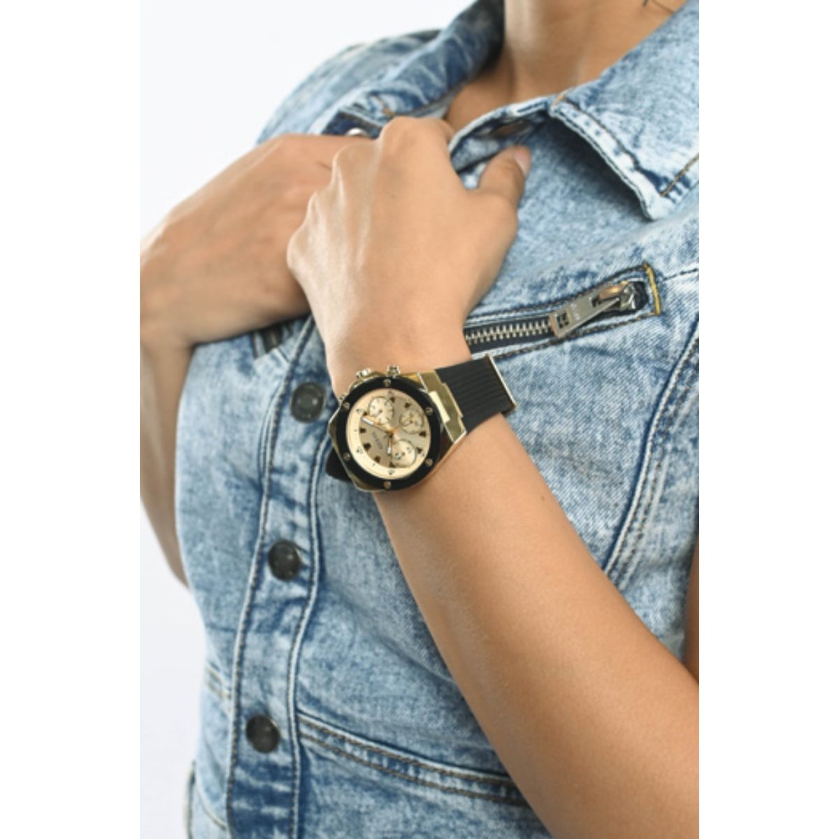 Buy Guess Analog Gold Dial Women Watch-Gw0030L2 Online