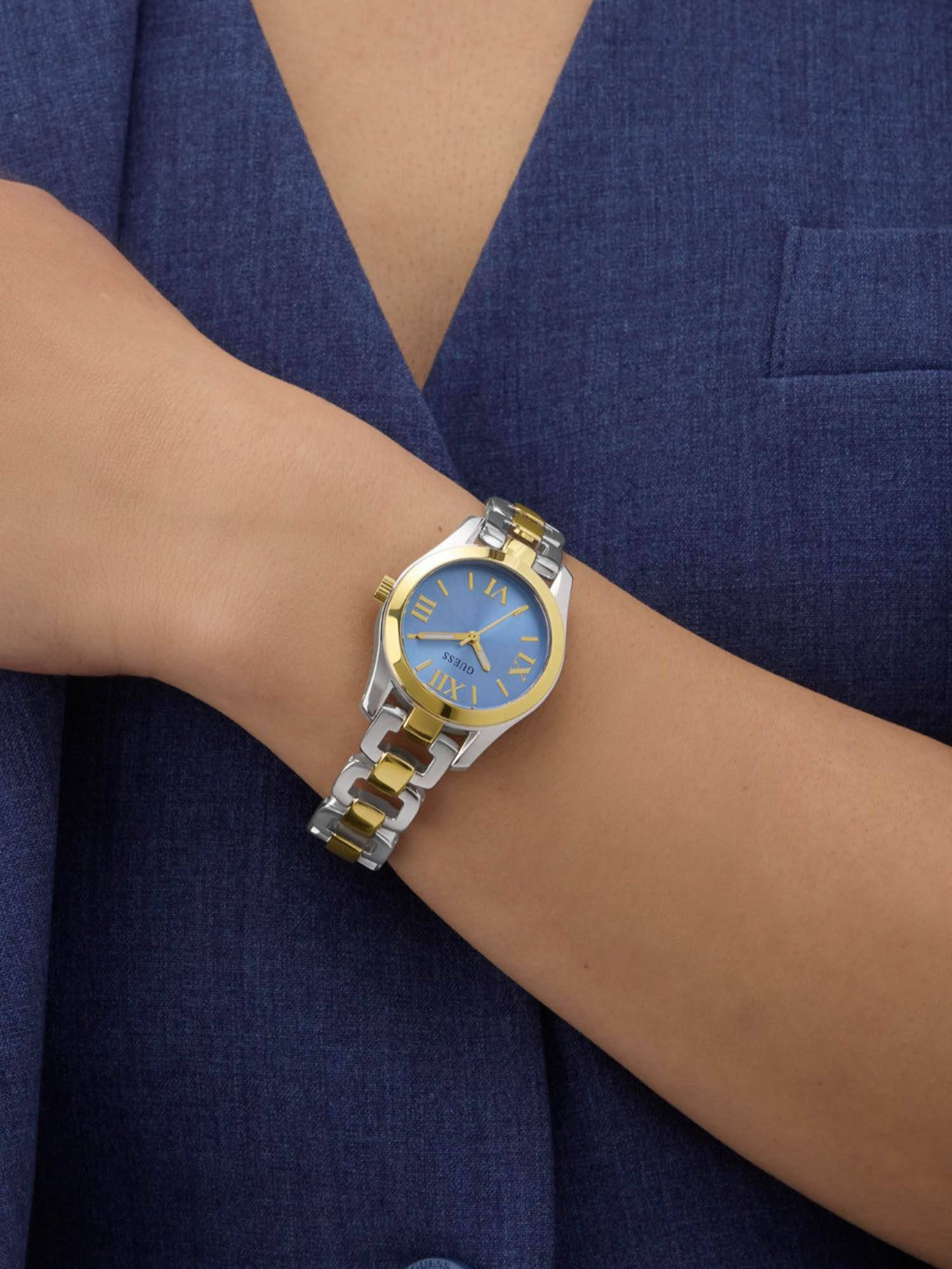 Buy Guess Ice Blue Round Dial Analog Women Watch - GW0927L3 (M) Online