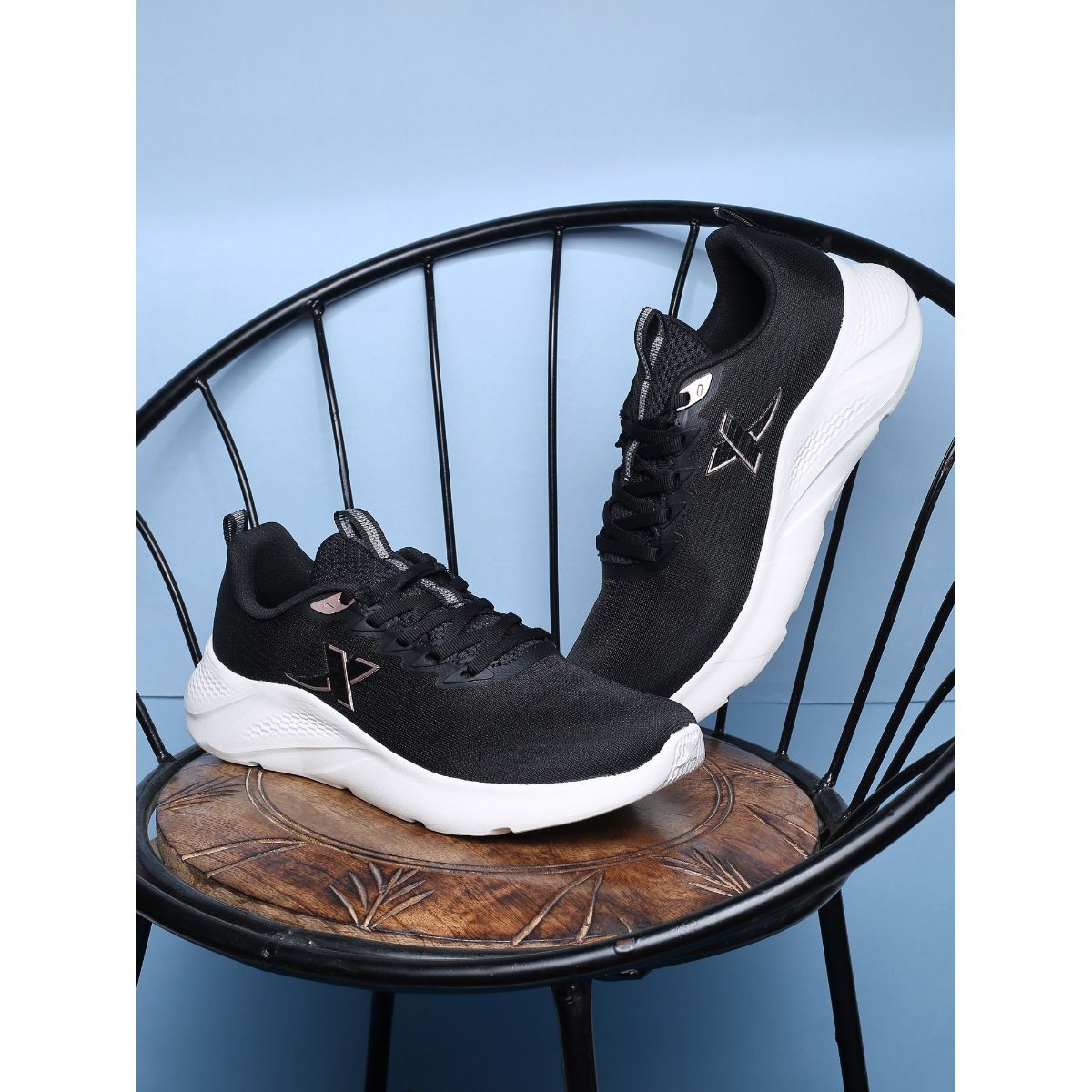 Buy Xtep Women Black Nylon Mesh Textured Running Shoes Online