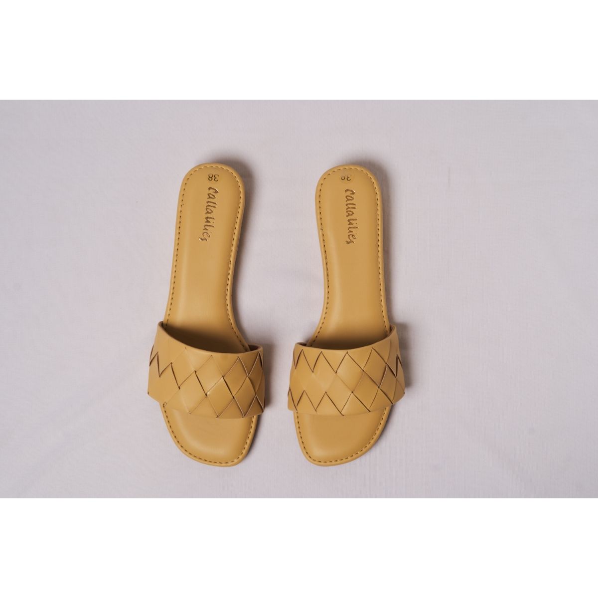 Calla Lilies Weaving Elegance Textured Light Yellow Flats: Buy Calla ...