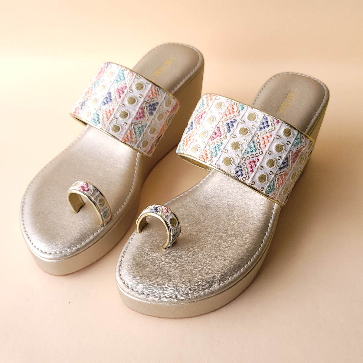 Tic Tac Toe White Fabric Angootha Wedge Sandals: Buy Tic Tac Toe White ...