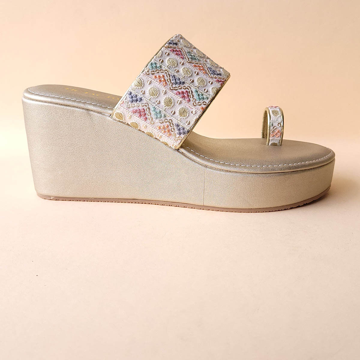 Tic Tac Toe White Fabric Angootha Wedge Sandals: Buy Tic Tac Toe White ...