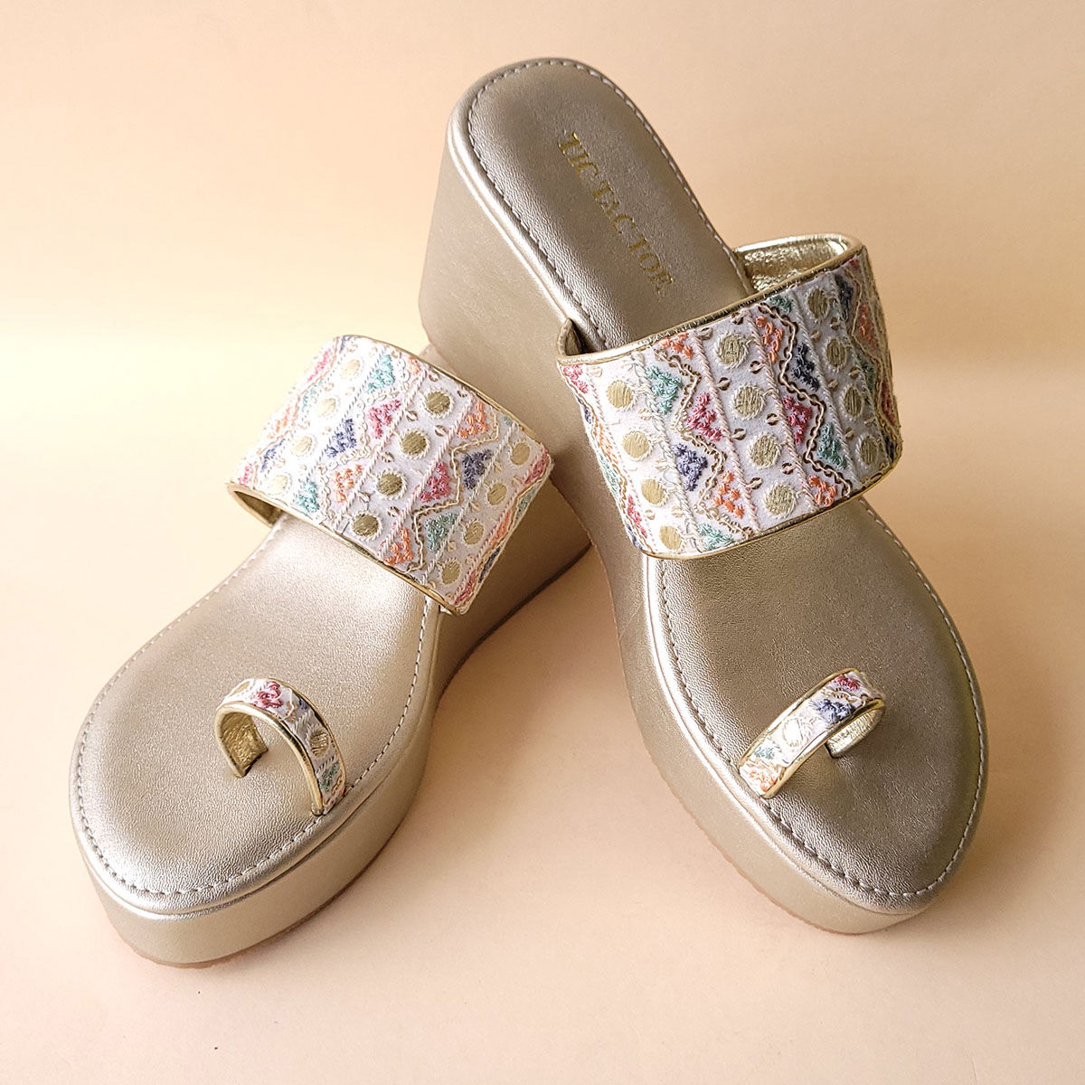 Tic Tac Toe White Fabric Angootha Wedge Sandals: Buy Tic Tac Toe White ...