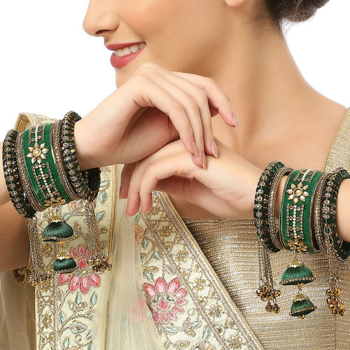 marathi bride green bangles