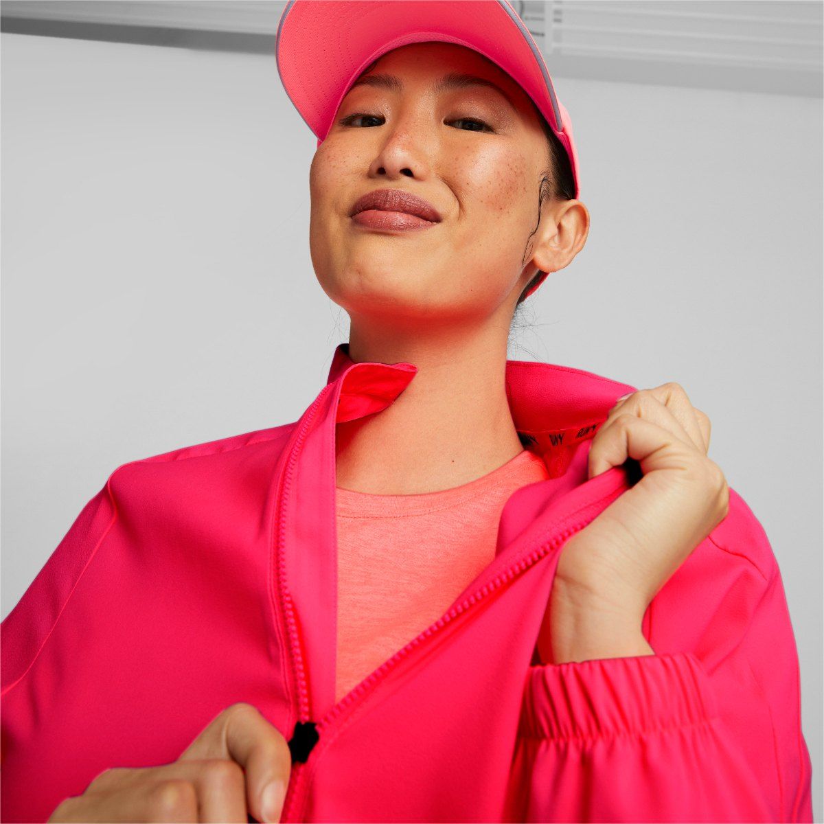 Puma Run Fav Woven Women Pink Jacket: Buy Puma Run Fav Woven Women Pink ...
