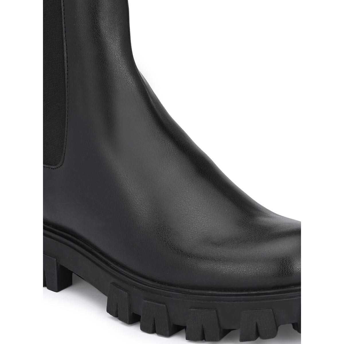 Buy Delize Black Solid Chelsea Boots Online