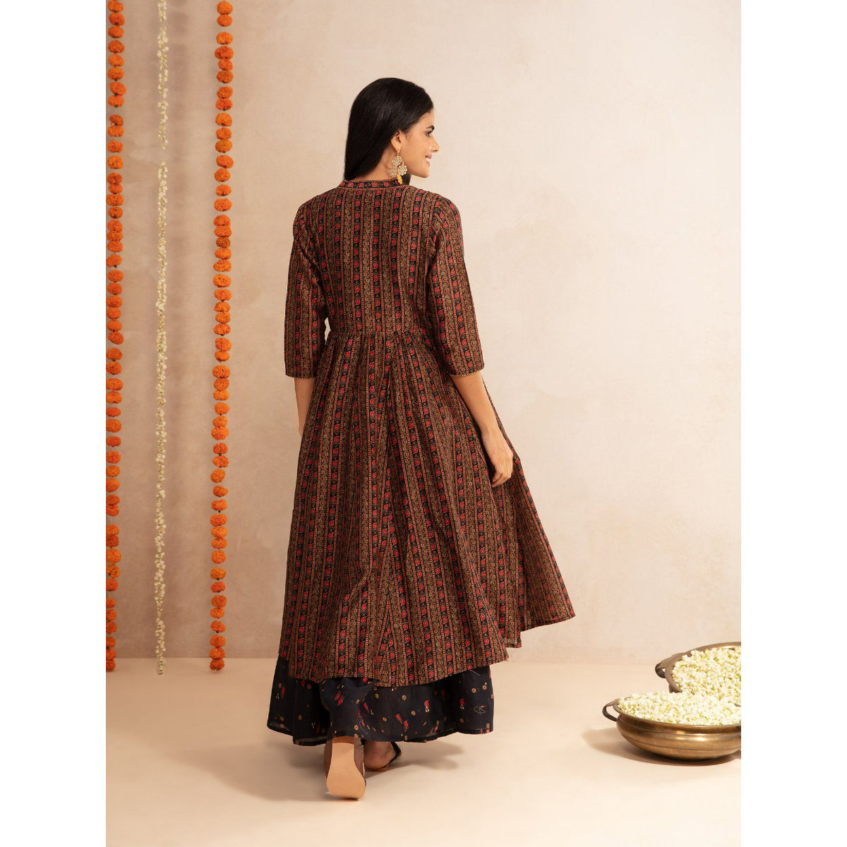 Gajra Gang by Nykaa Fashion Banjaran Ajrakh Black Crop Top With Skirt And Jacket (Set of 3): Buy ...