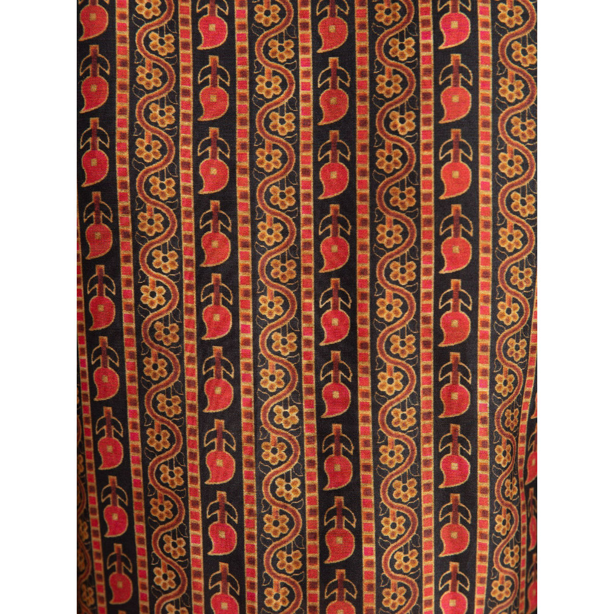 Gajra Gang by Nykaa Fashion Banjaran Ajrakh Black Crop Top With Skirt And Jacket (Set of 3): Buy ...