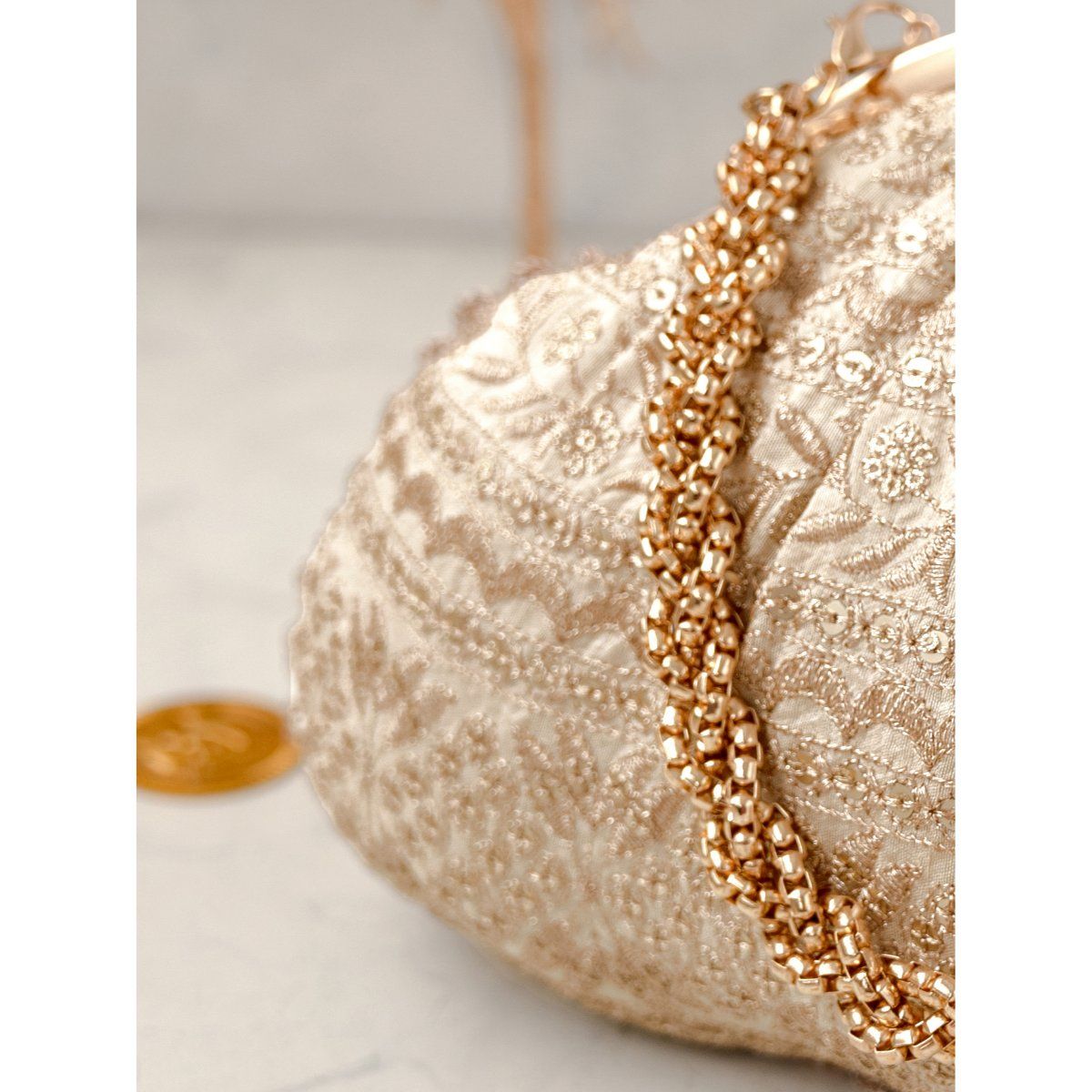 Buy AMYRA Mirai Vintage Clutch - Cream Online Buy AMYRA Mirai Vintage Clutch - Cream Online
