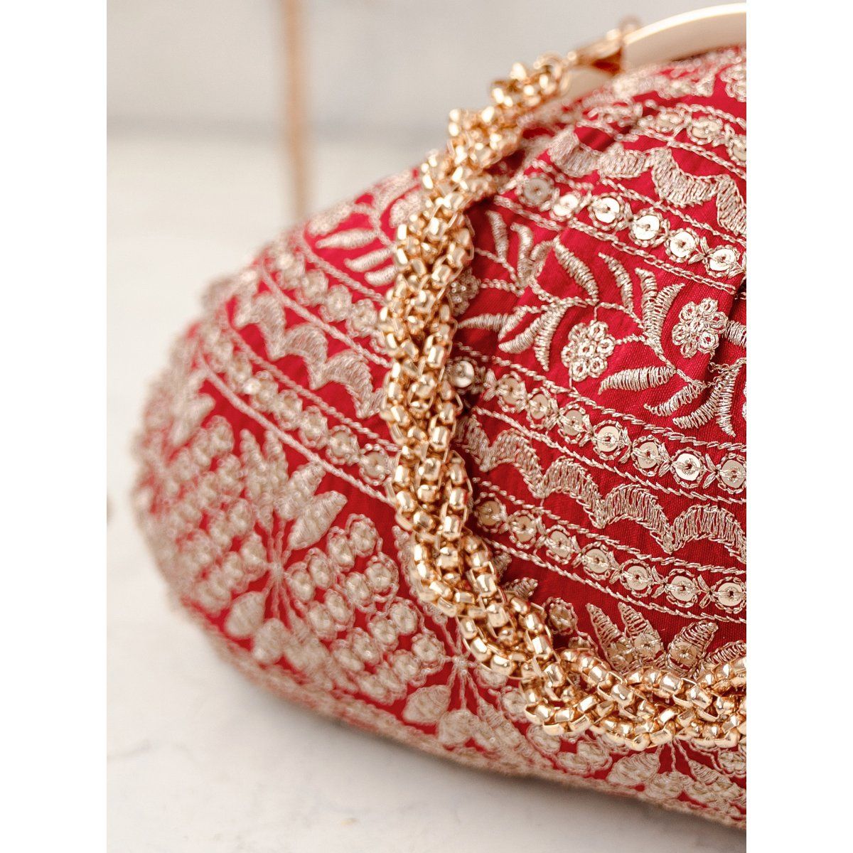Buy AMYRA Mirai Vintage Clutch - Red Online Buy AMYRA Mirai Vintage Clutch - Red Online
