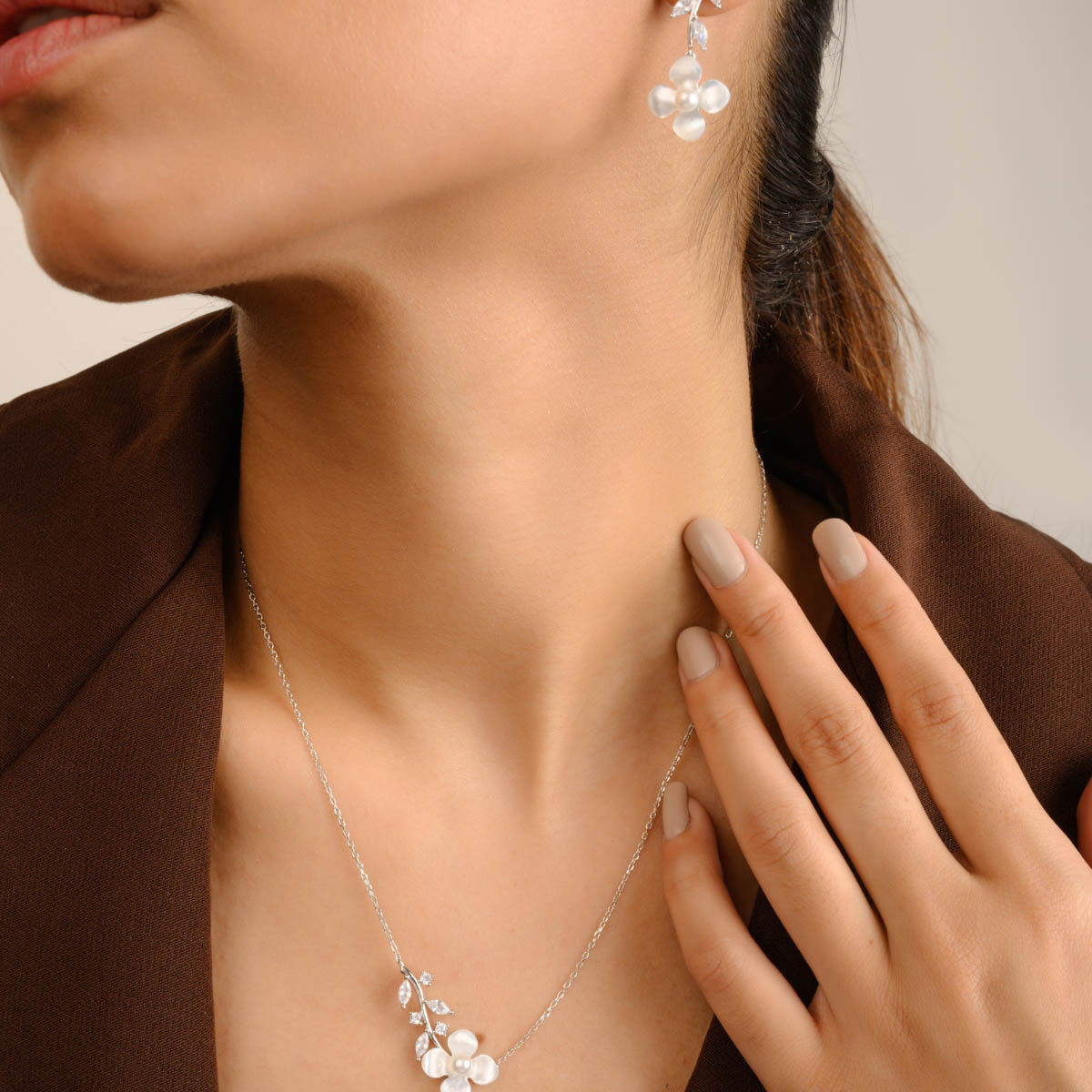 Buy METALM Floral Pearl White Stone Jewellery Set Online