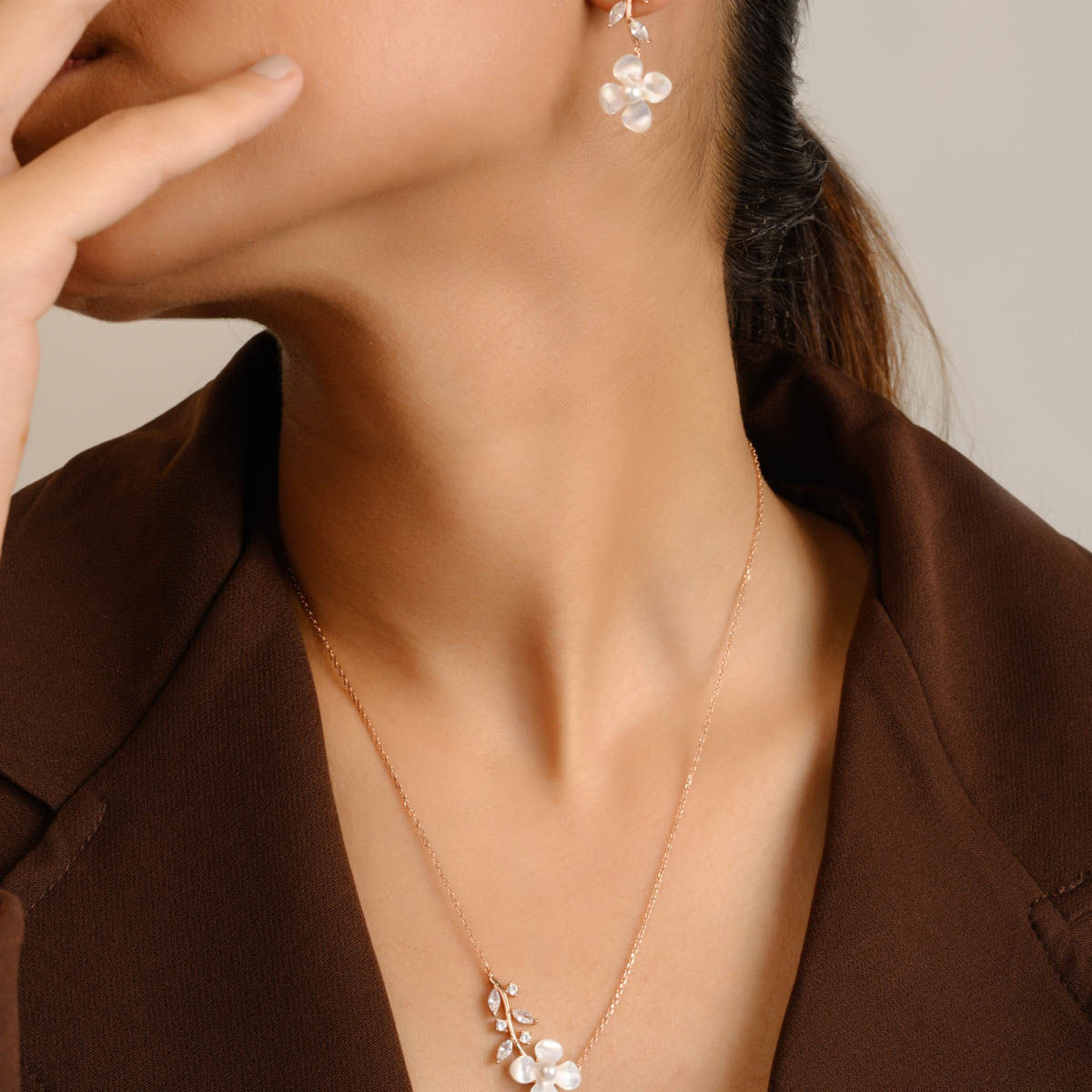 Buy METALM Floral Pearl White Stone Jewellery Set Online