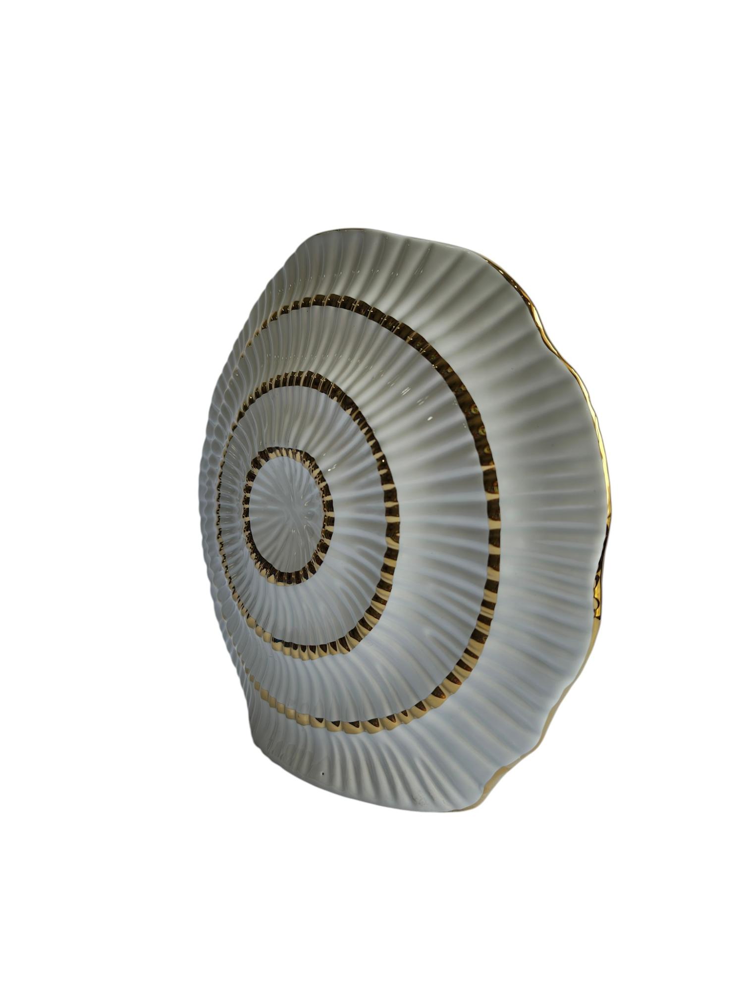 Buy Sun Mun Decors White & Golden Shell Shaped Vase Online
