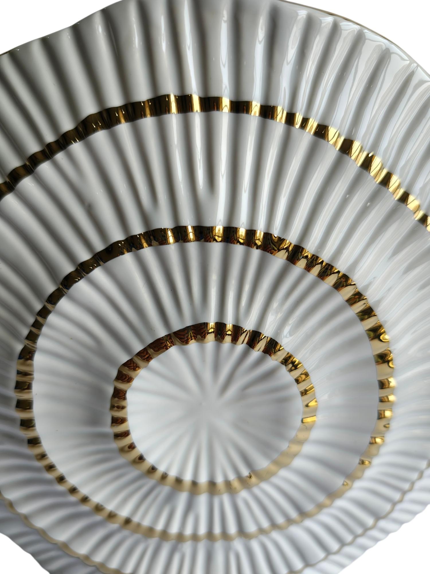 Buy Sun Mun Decors White & Golden Shell Shaped Vase Online