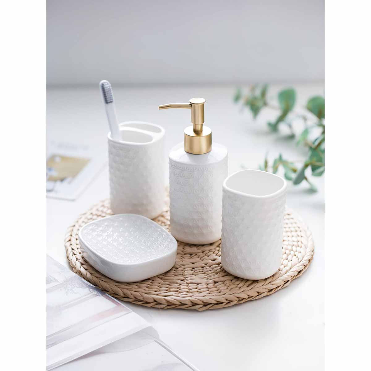 White bathroom accessories set store