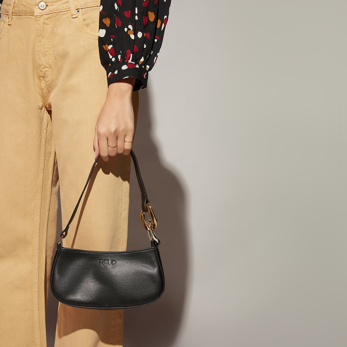 Buy RSVP by Nykaa Fashion Black Chain Link Semi Circular Handbag Online
