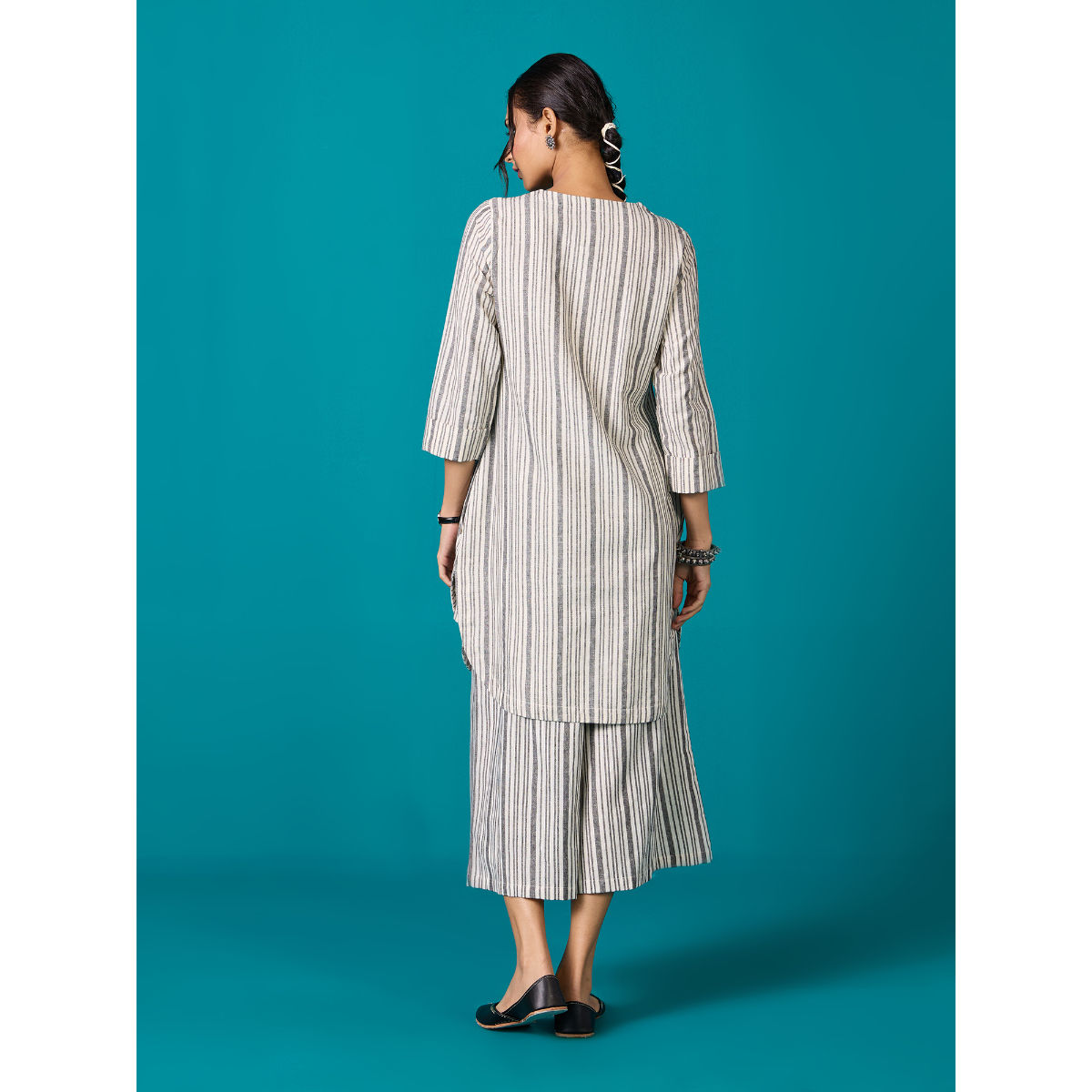 Likha Off-White Kora Yarn Dyed Stripe Co-ord Set LIKSKD226 (Set of 2): Buy Likha Off-White Kora ...