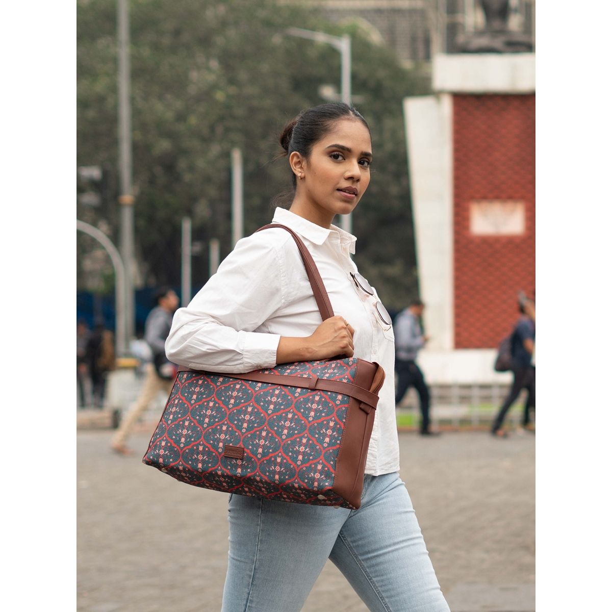 Buy Zouk Women Space Blue Floral Printed Shoulder Bag Online