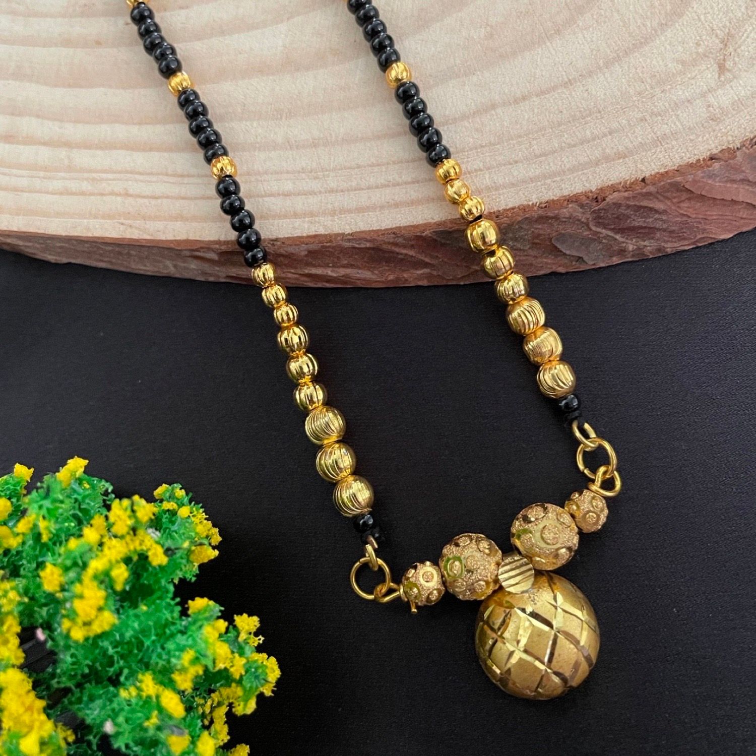 Single pendant gold mangalsutra store
