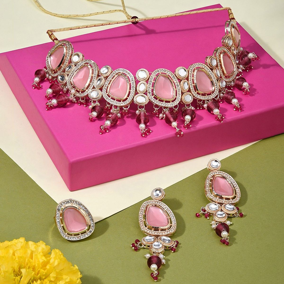 Artificial jewellery in pink colour store