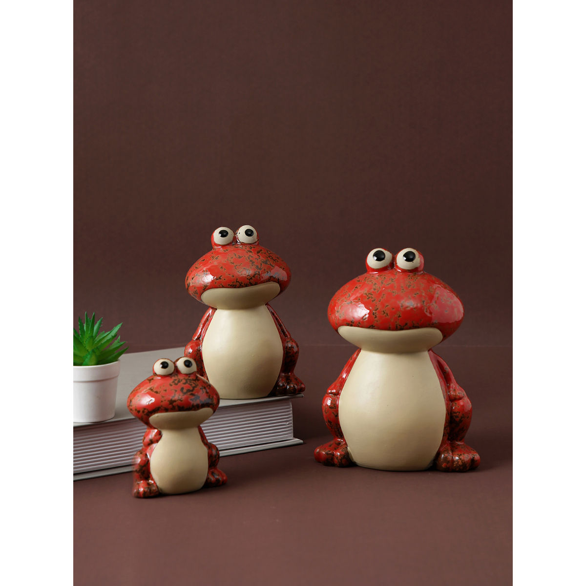 Buy Tayhaa Ceramic Frog Family Showpiece Online