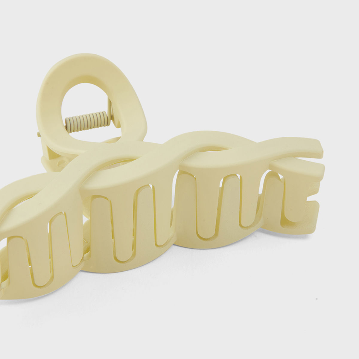 Buy MIXT by Nykaa Fashion Yellow Solid Oversized Intertwined Hair Claw ...