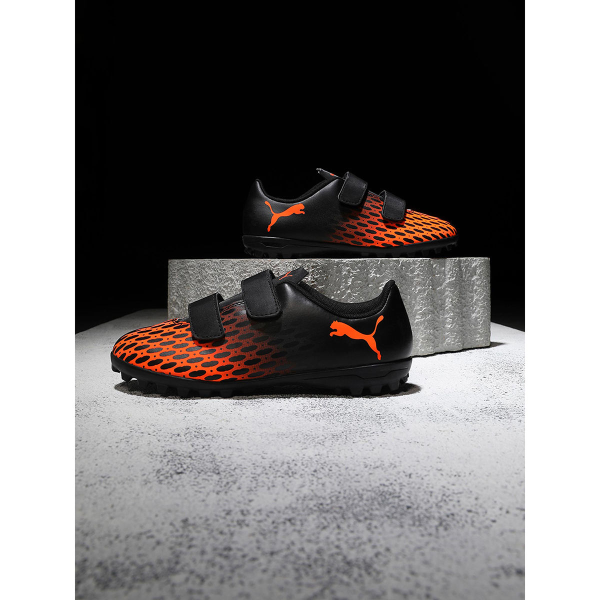 Puma Spirit Iii Tt Unisex Sports Shoes: Buy Puma Spirit Iii Tt Unisex Sports Shoes Online at ...