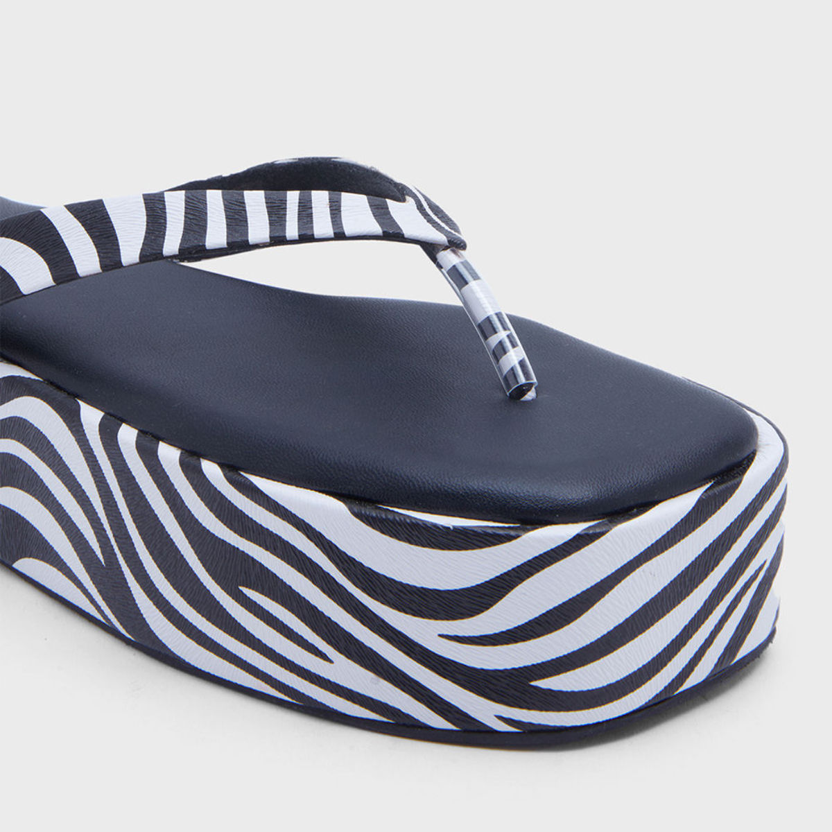 Buy IYKYK by Nykaa Fashion On-trend Black and White Zebra Platform ...