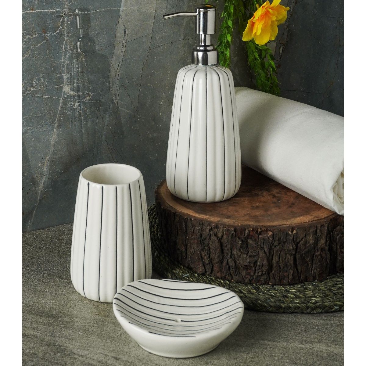 Buy The Decor Mart Ceramic Ribbed Bath Accessory Online