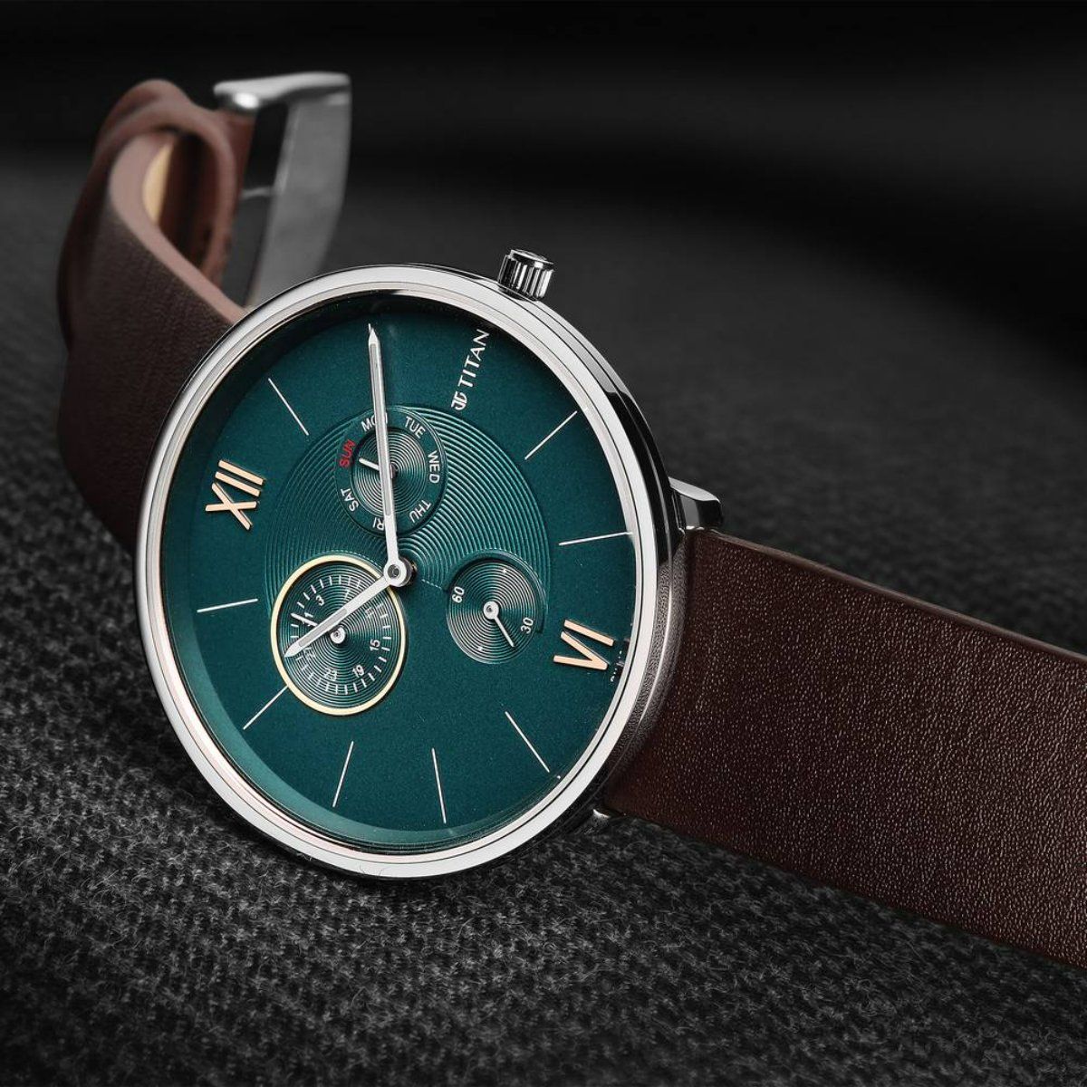 Buy Titan Round Dial Analog Watch for Men_1877SL01 Online