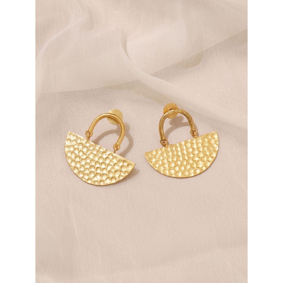 Pipa Bella by Nykaa Fashion Elegant Solid Gold Plated Semi-Circle ...