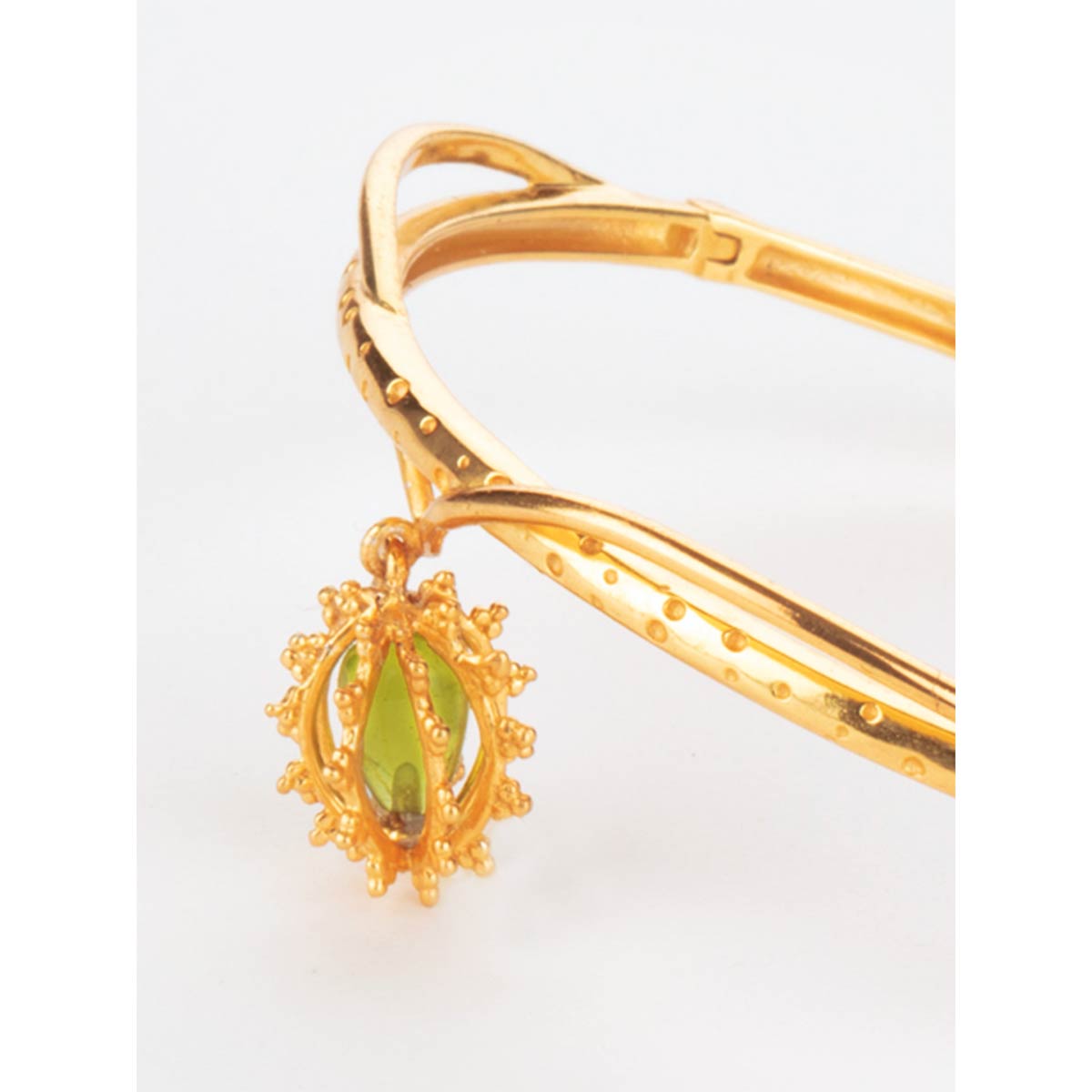 Buy Shaya by CaratLane Magnifica Bloom Bangle in Gold Plated 925 Silver Online