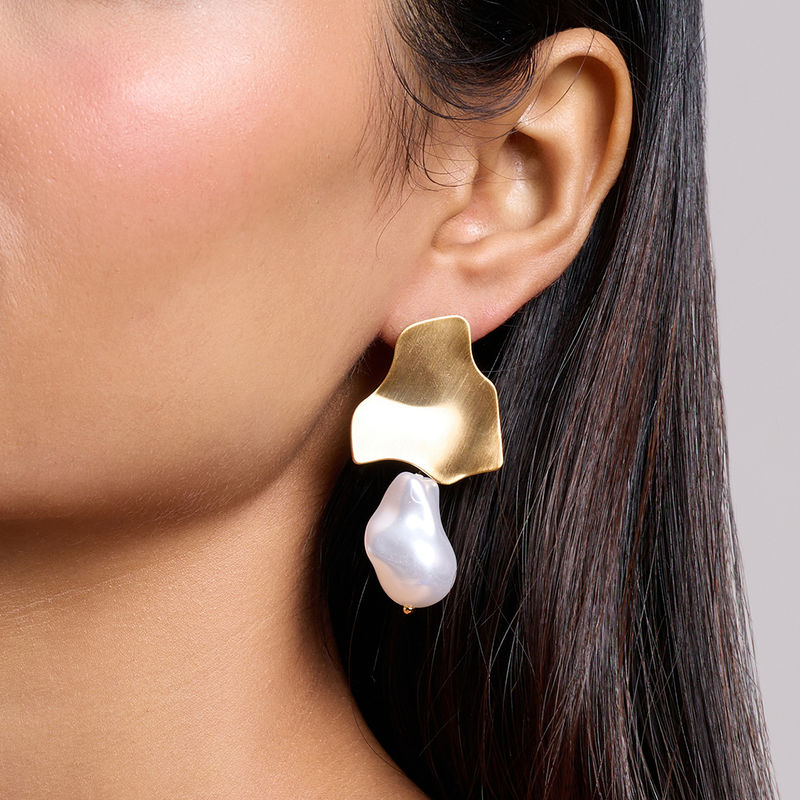 Buy Pipa Bella by Nykaa Fashion Gold And White Abstract Shape Pearl ...