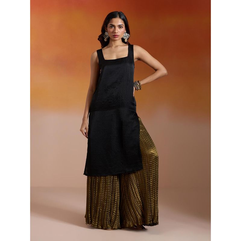 Buy Gajra Gang Black Textured Slub Solid Square Neck Kurta Taash ...
