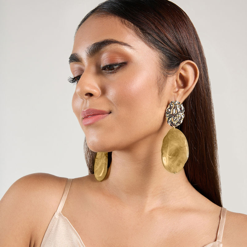Buy Pipa Bella by Nykaa Fashion Gold Beaten Metal Beige Resin Stone ...