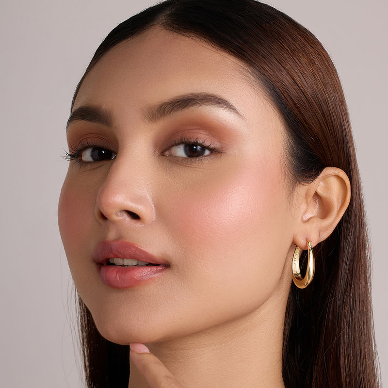 Buy Pipa Bella by Nykaa Fashion Gold Oval Medium Hoop Earrings Online