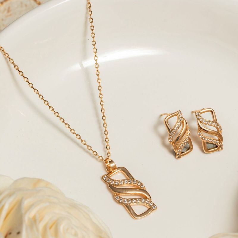 Buy PRITA Wave Gold Necklace Online