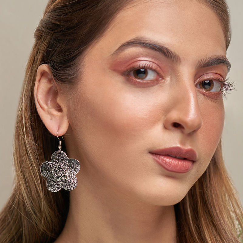 Buy Azai by Nykaa Fashion Silver Oxidised Flower Shaped Earring Online