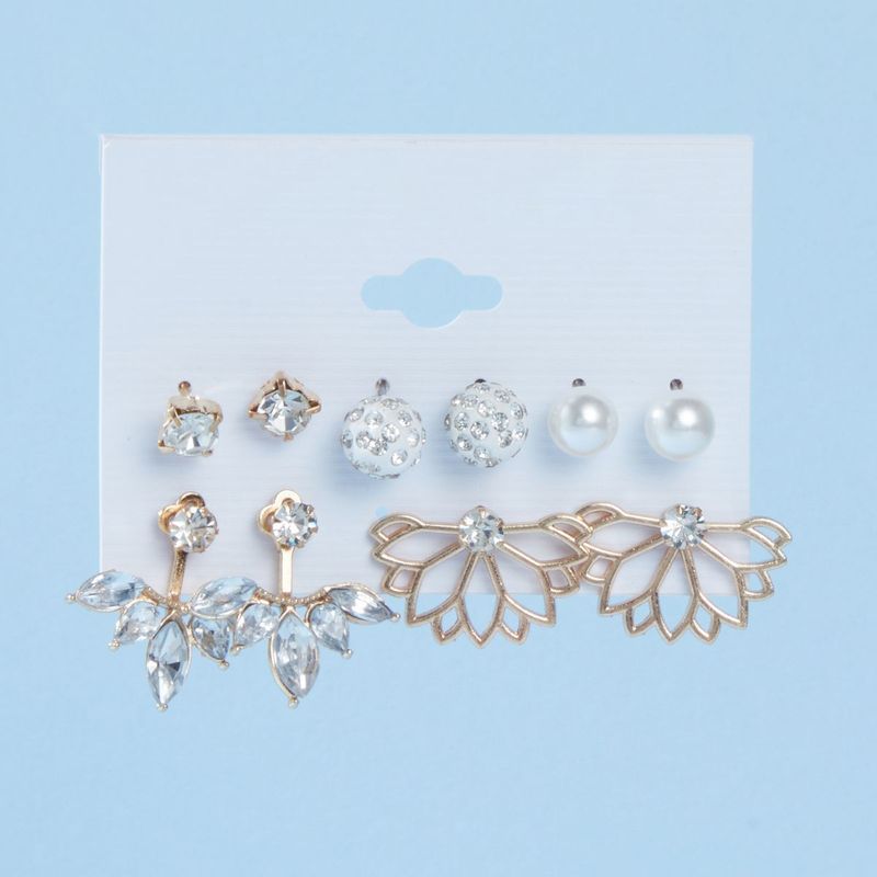 Buy Pipa Bella by Nykaa Fashion Set of 5 Ivory and Gold Stud Earrings ...