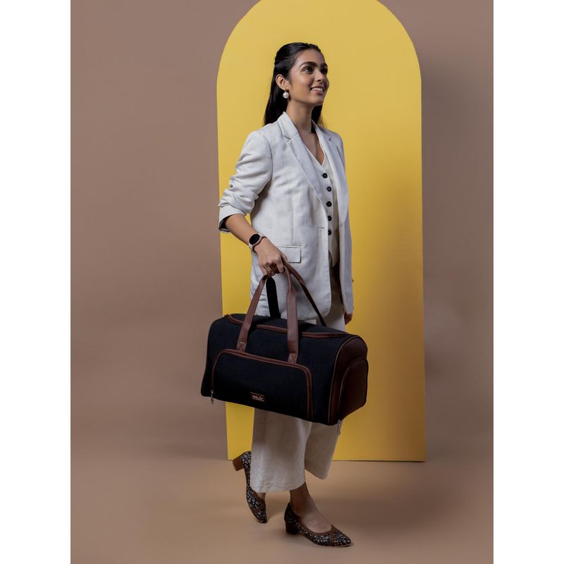 Buy Zouk Jet Black Weekender Duffel Bag (M) Online
