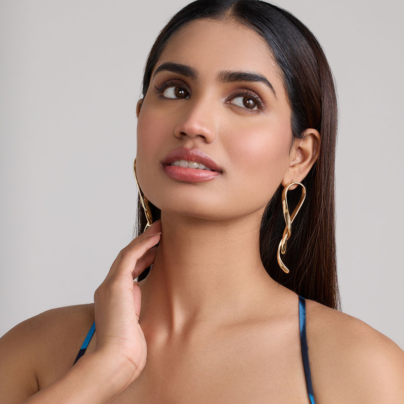 Buy Pipa Bella by Nykaa Fashion Gold Intertwined Drop Earrings Online