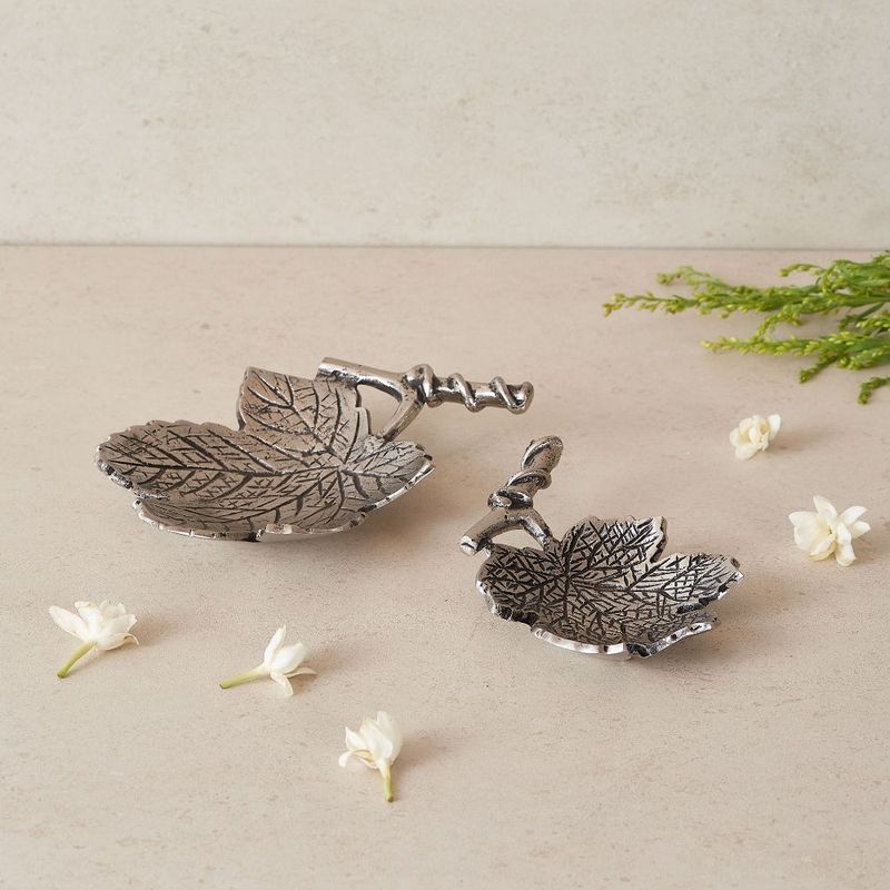 The Decor Remedy Mini Maple Leaf Platter Set Of 2 Antique Silver: Buy ...