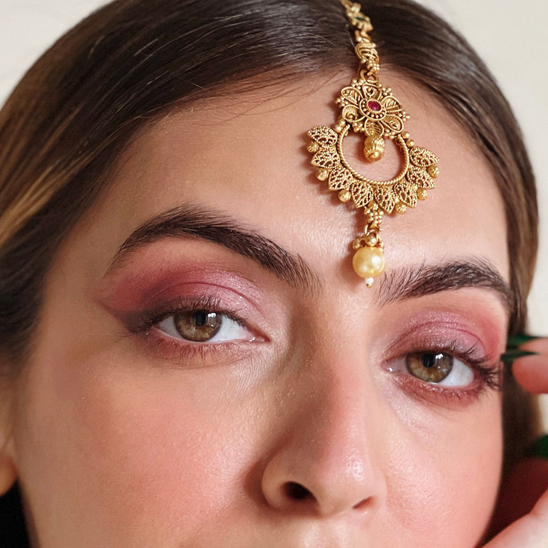 Buy Azai by Nykaa Fashion Gold Temple Flower Maang Tikka with Pink ...