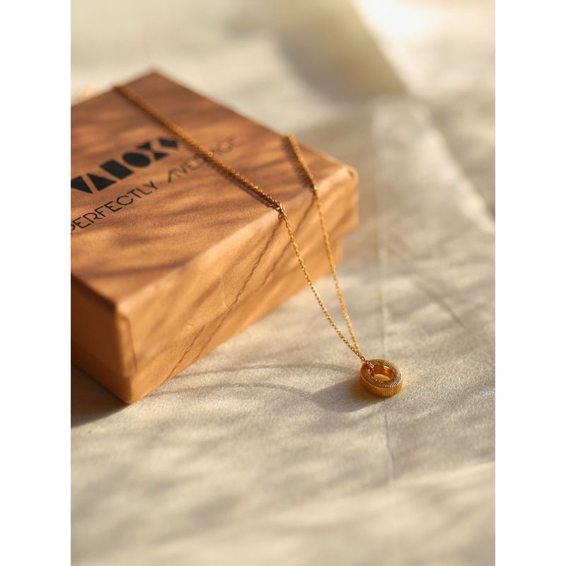 Buy Perfectly Average Oval Pendant Necklace | 18K Gold Plated Chain ...