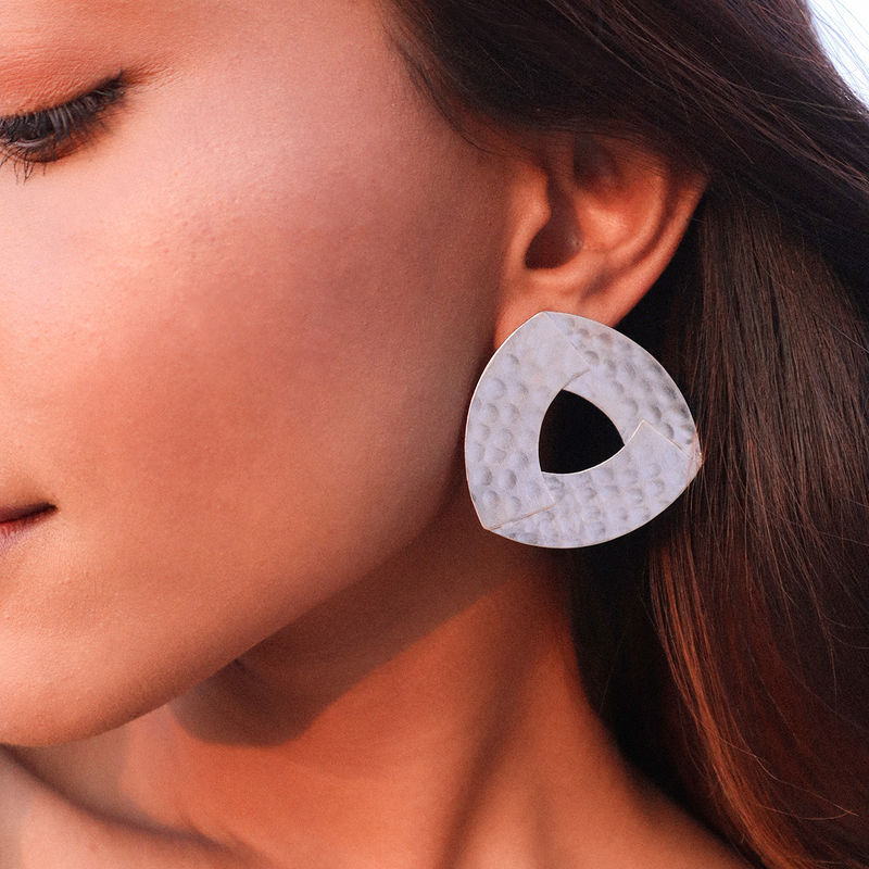 Buy Pipa Bella by Nykaa Fashion Classic Silver Plated Textured Stud ...