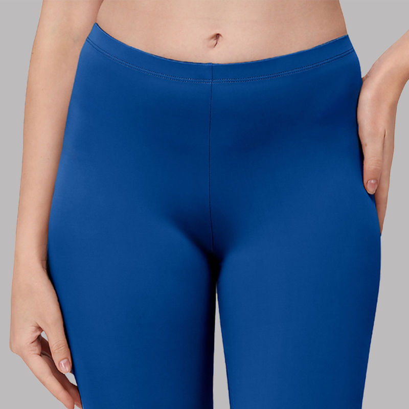 Buy SOIE Womens Mid Rise Soft Polyamide Spandex Knee Length Cycling ...