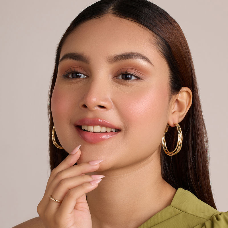 Buy Pipa Bella by Nykaa Fashion Gold Oval Hoop Earrings Online
